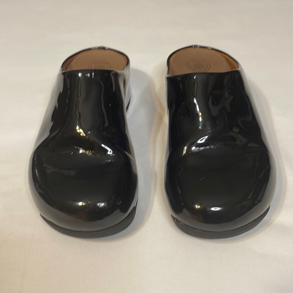 Fitflop | Shoes | Fitflop Shuv Patent Leather Clogs | Poshmark